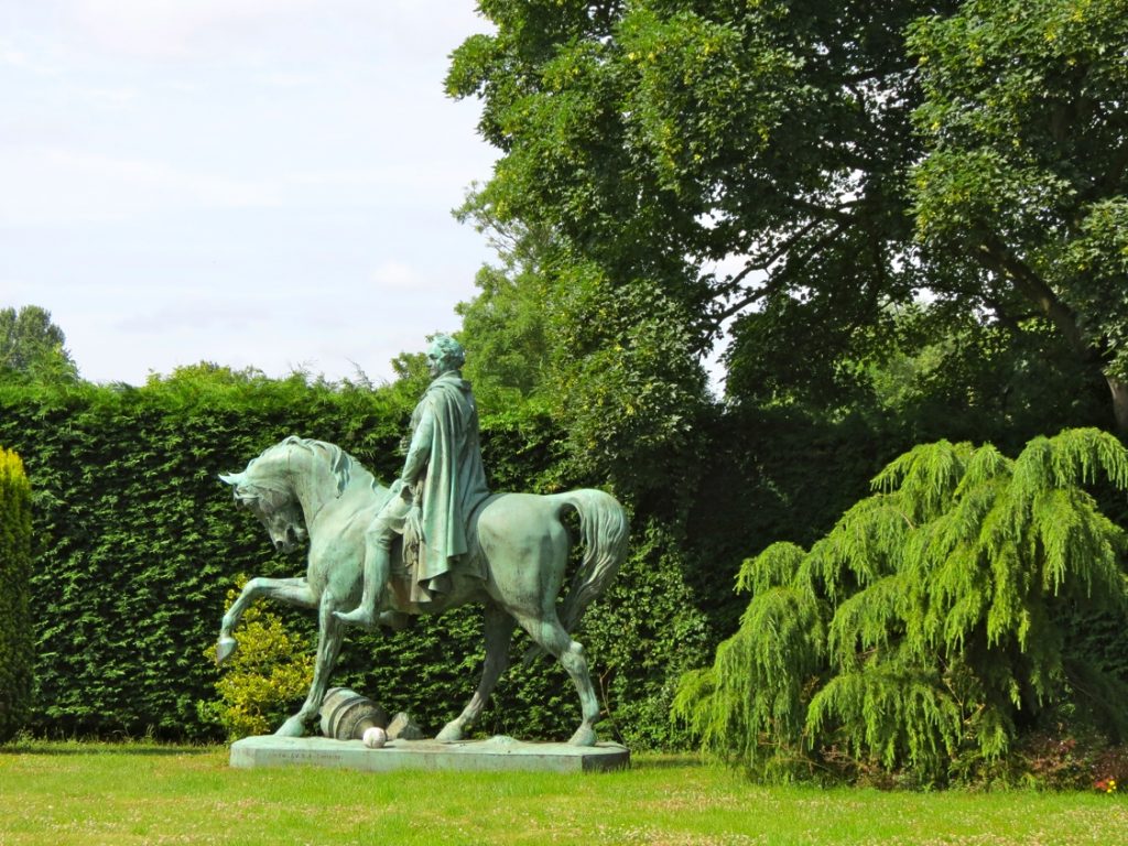 Equestrian statue of Henry Hardinge in Over UK
