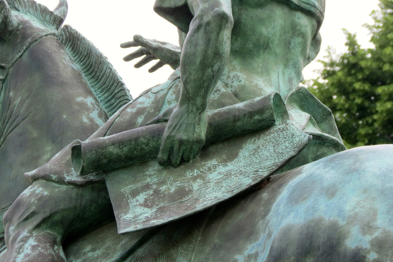 Friedrich I Barbarossa - Equestrian statues