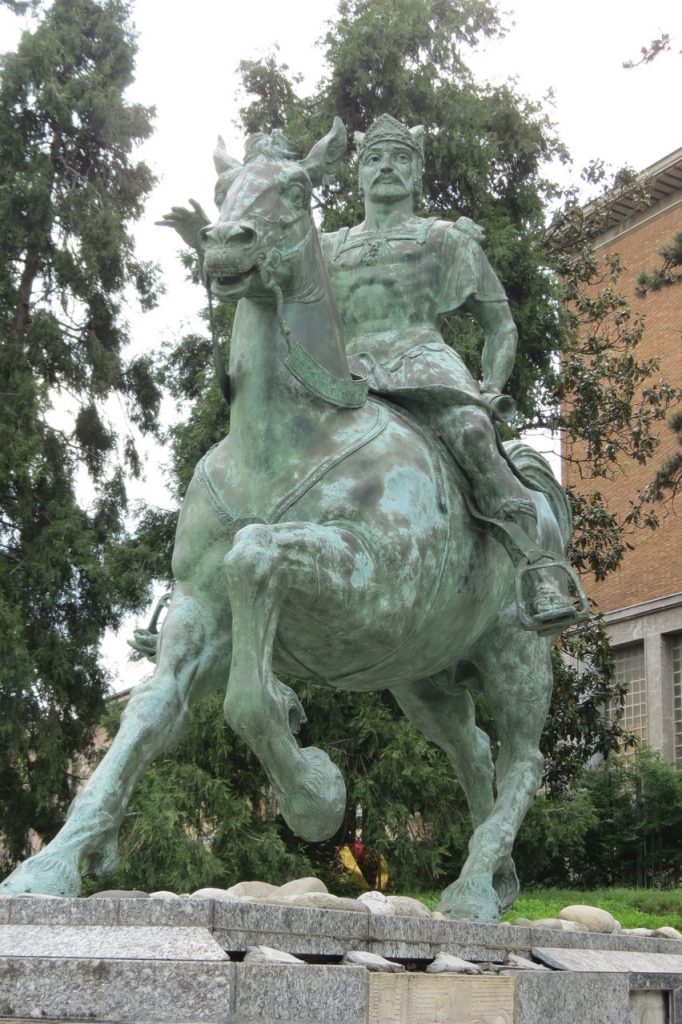 Friedrich I Barbarossa - Equestrian statues