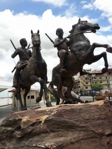 Meas, Techo - Equestrian statues