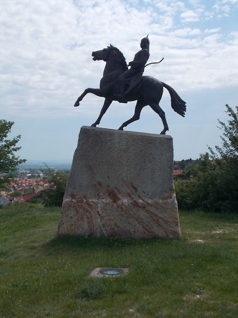 Árpád - Equestrian statues